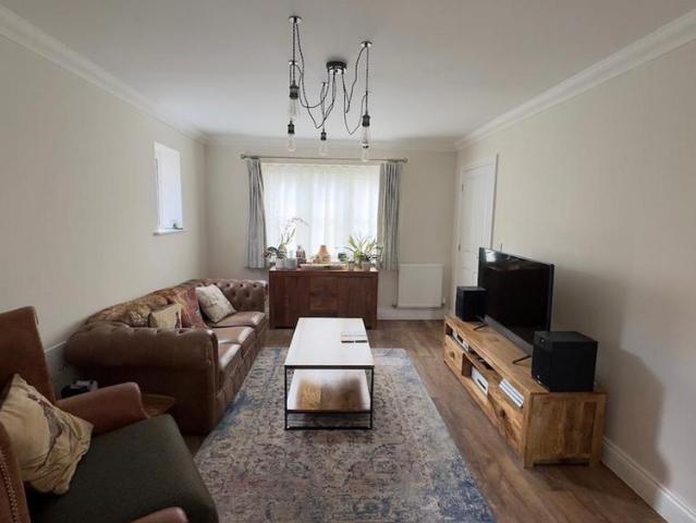 3 bedroom link detached house to rent