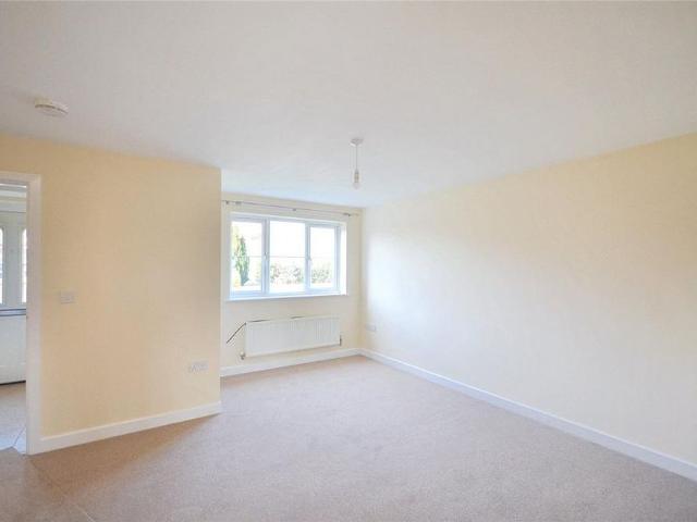 3 bedroom link detached house to rent
