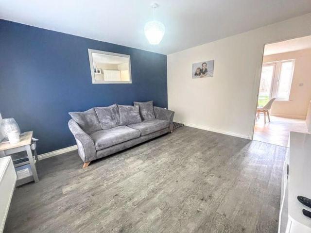 3 bedroom link detached house to rent