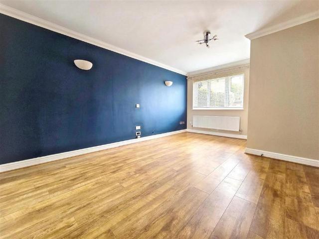 3 bedroom link detached house to rent