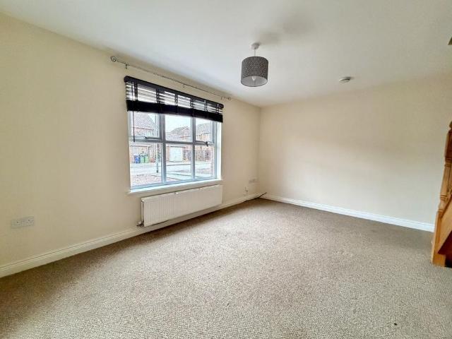 3 bedroom link detached house to rent