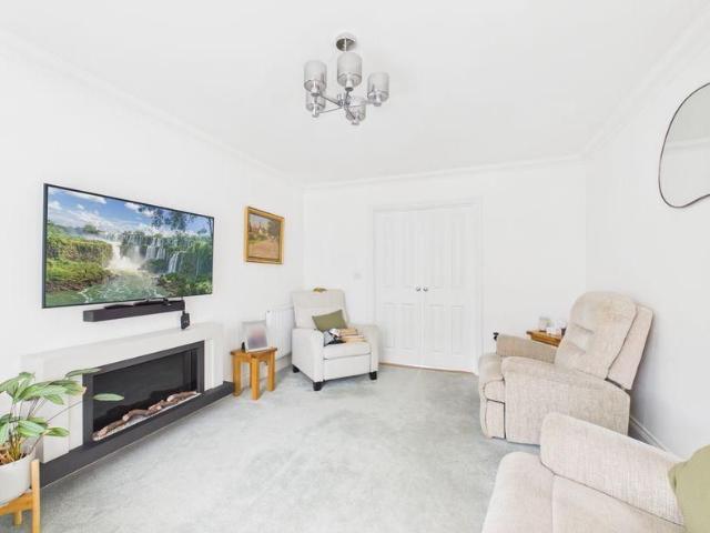3 bedroom link detached house to rent