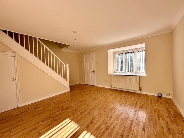 3 bedroom link detached house to rent