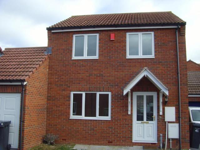3 bedroom link detached house to rent