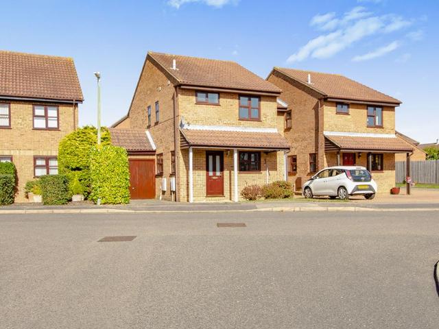 3 bedroom link detached house to rent