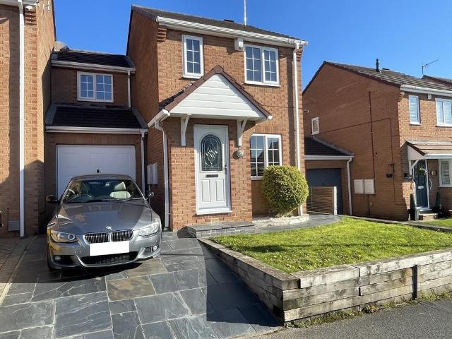 3 bedroom link detached house to rent