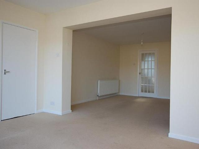 3 bedroom link detached house to rent