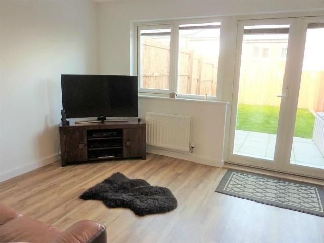 3 bedroom link detached house to rent
