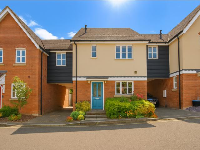 3 bedroom link detached house to rent