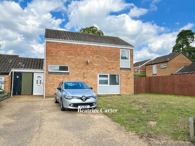 3 bedroom link detached house to rent