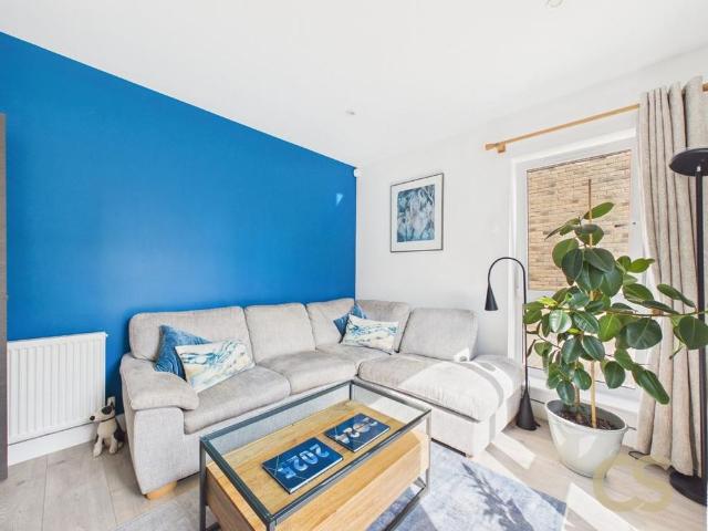 3 bedroom link detached house to rent