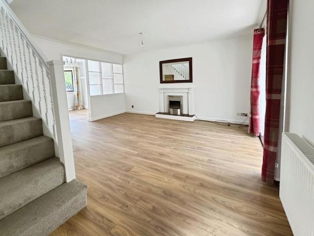 3 bedroom link detached house to rent