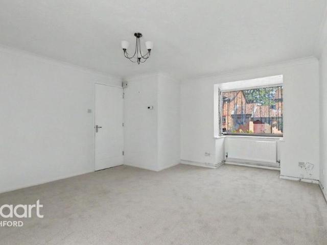 3 bedroom link detached house to rent