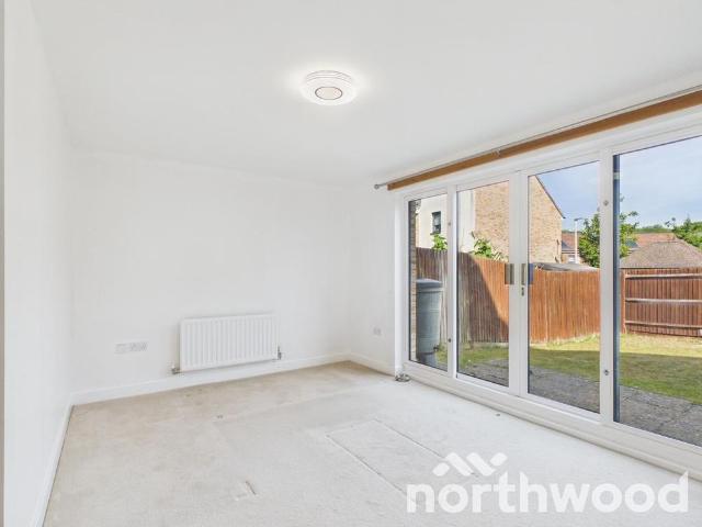 3 bedroom link detached house to rent