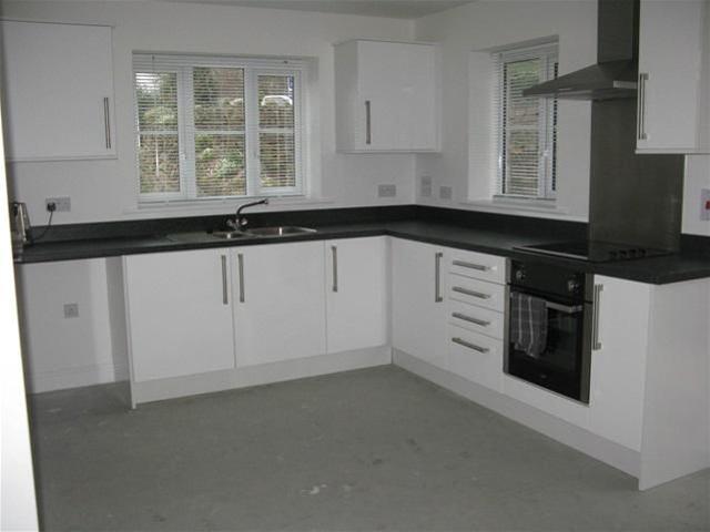 3 bedroom link detached house to rent
