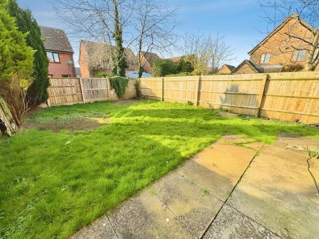 3 bedroom link detached house to rent