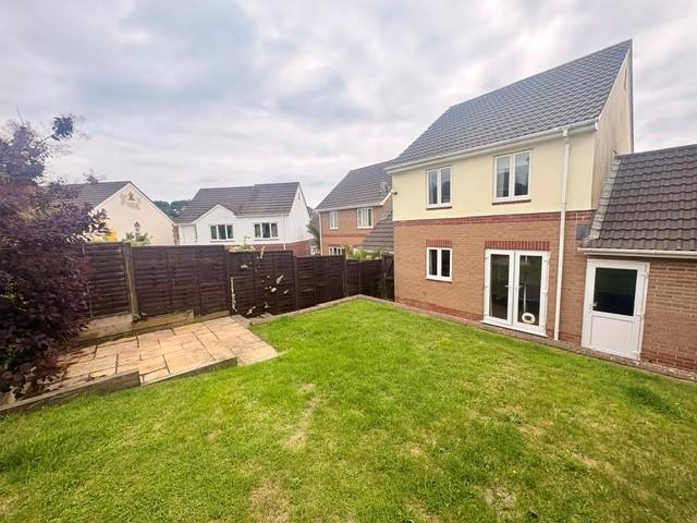 3 bedroom link detached house to rent