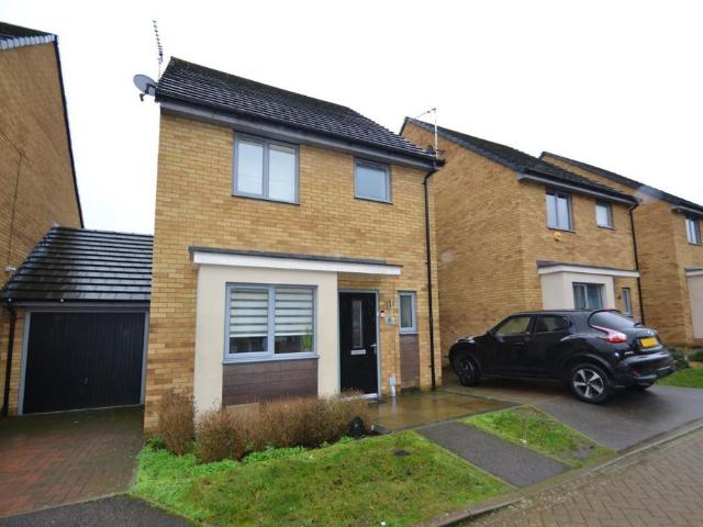 3 bedroom link detached house to rent
