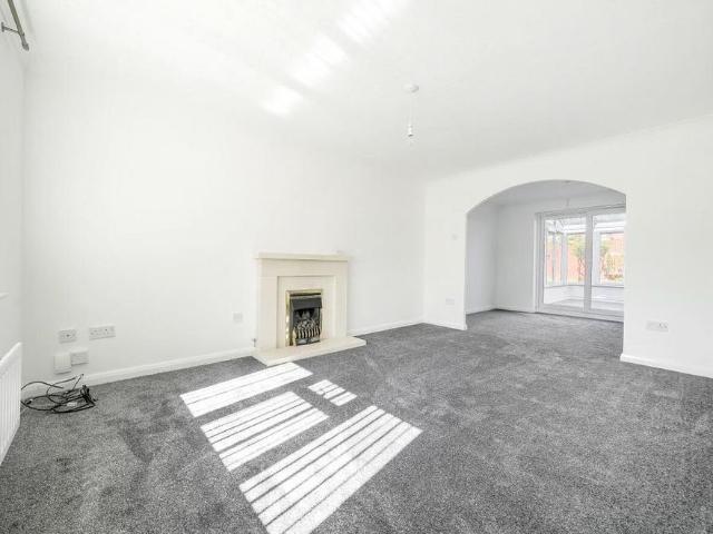 3 bedroom link detached house to rent