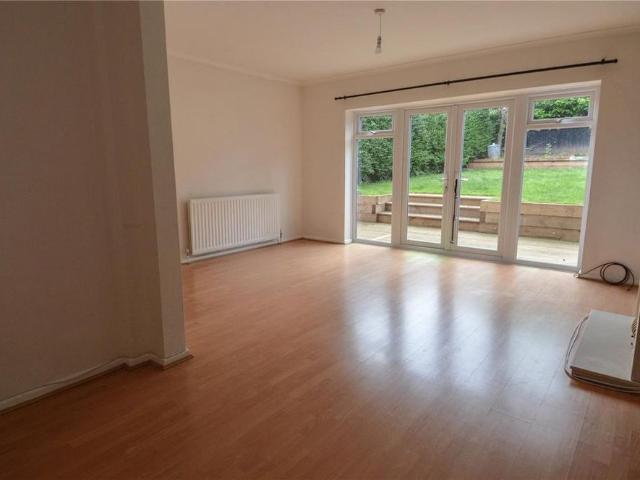 3 bedroom link detached house to rent