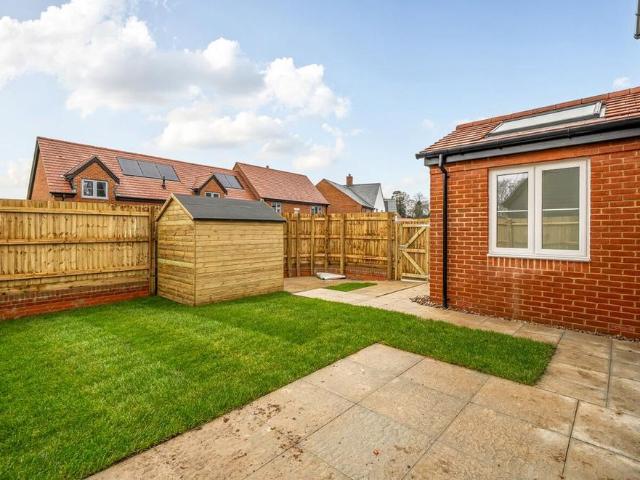 3 bedroom link detached house to rent