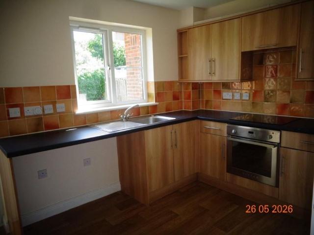 3 bedroom link detached house to rent