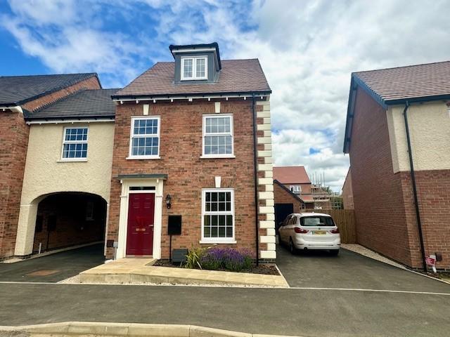 3 bedroom link detached house to rent