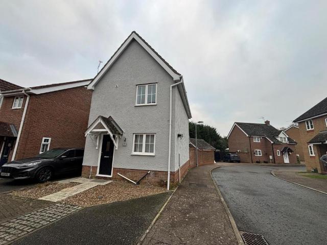 3 bedroom link detached house to rent