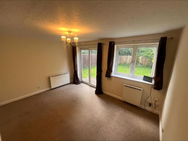 3 bedroom link detached house to rent