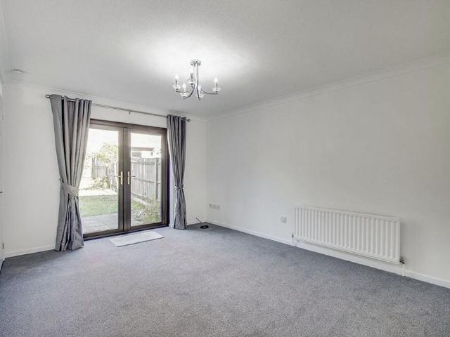 3 bedroom link detached house to rent