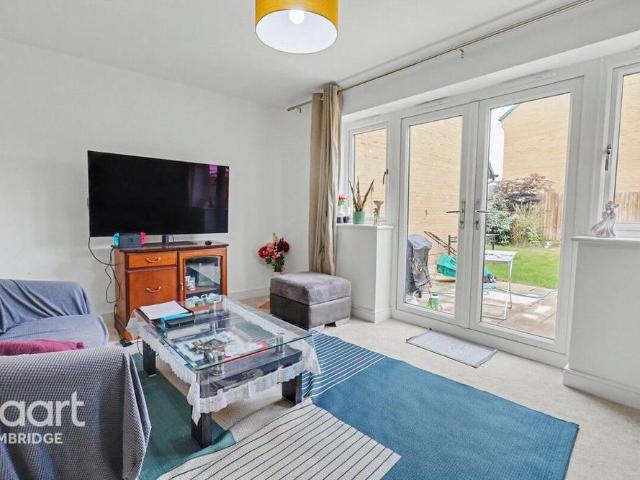 3 bedroom link detached house to rent
