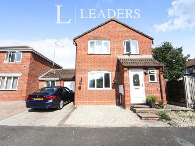 3 bedroom link detached house to rent