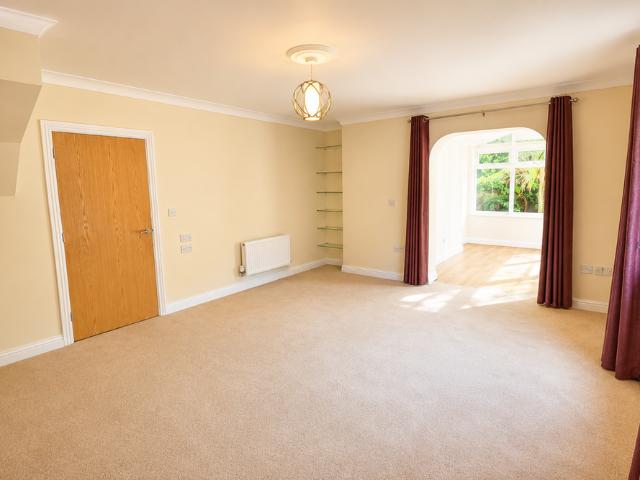3 bedroom link detached house to rent