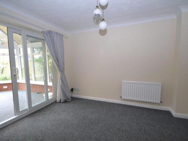 3 bedroom link detached house to rent