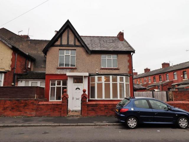 3 bedroom link detached house to rent