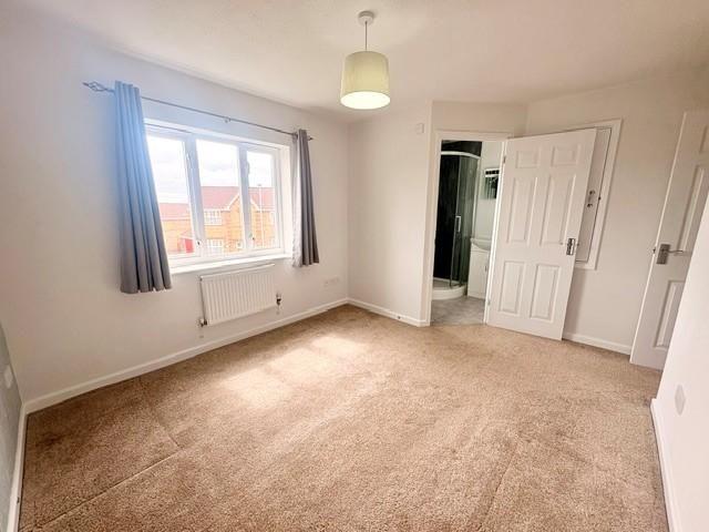 3 bedroom link detached house to rent