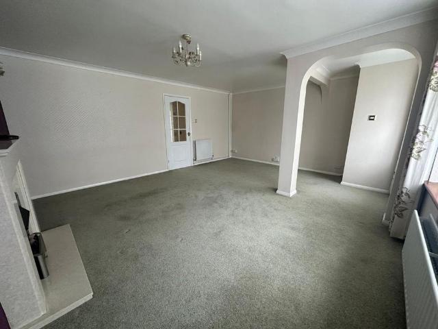 3 bedroom link detached house to rent