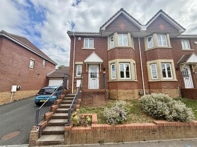 3 bedroom link detached house to rent