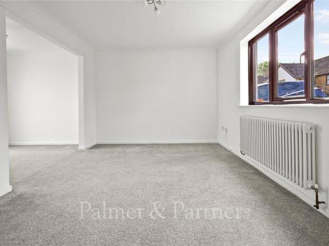 3 bedroom link detached house to rent