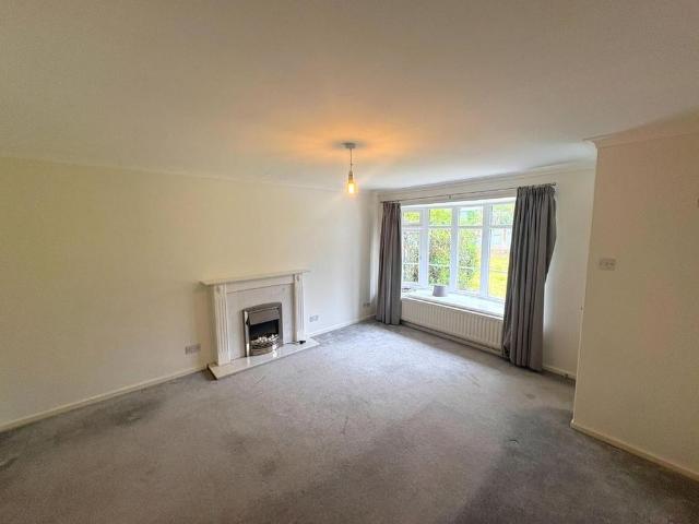 3 bedroom link detached house to rent