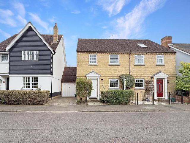 3 bedroom link detached house to rent
