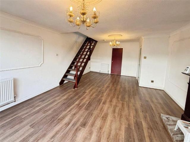 3 bedroom link detached house to rent
