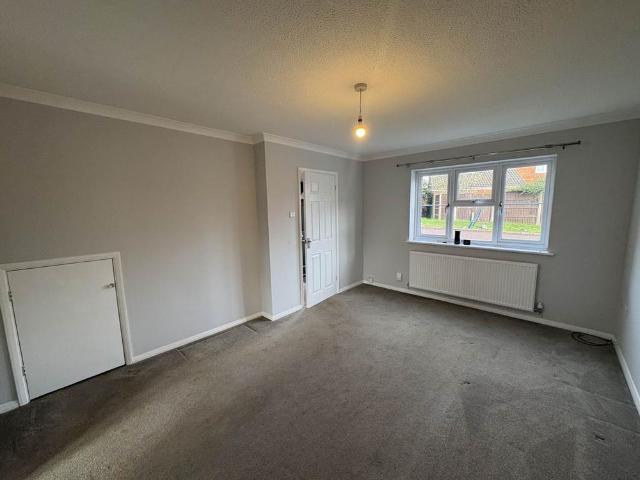 3 bedroom link detached house to rent
