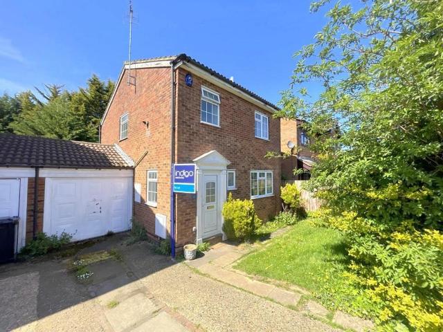 3 bedroom link detached house to rent