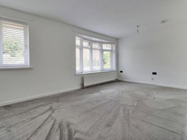 3 bedroom link detached house to rent