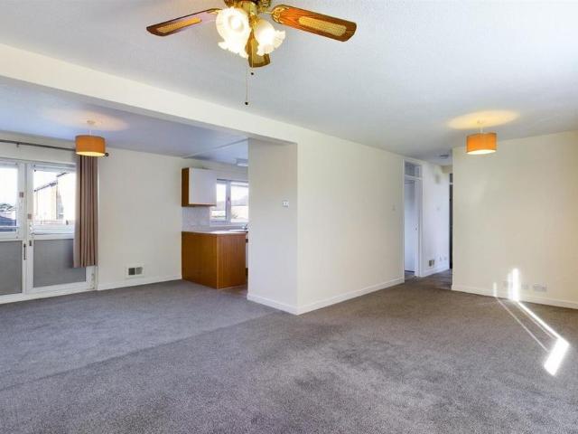 3 bedroom link detached house to rent