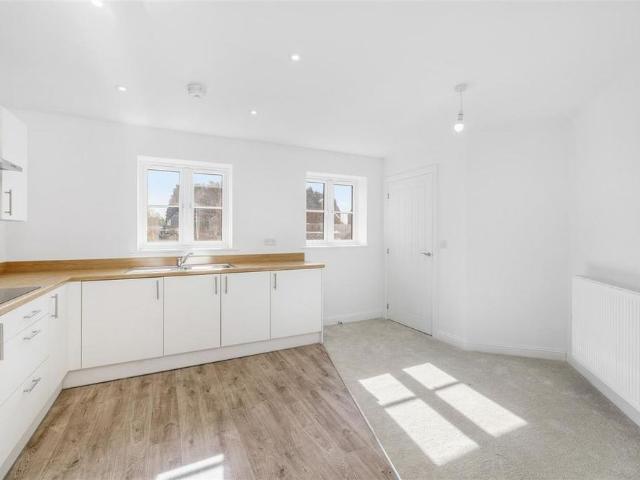 3 bedroom link detached house to rent