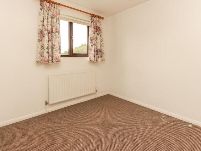 3 bedroom link detached house to rent
