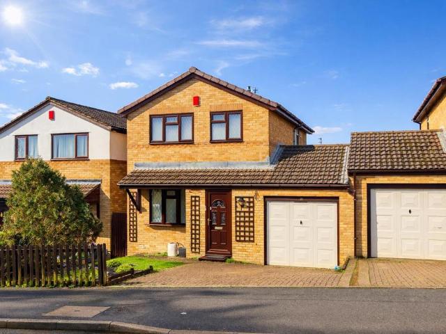 3 bedroom link detached house for sale