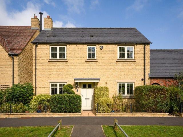 3 bedroom link detached house for sale